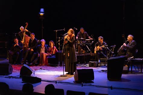 Agnès Jaoui tient salon en musique