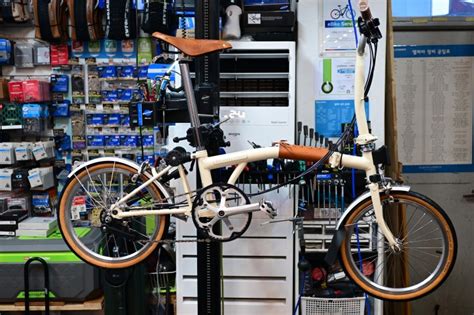 전북브롬톤 브롬톤 구동계 세차 브룩스 가죽 그립 교체 연남422가죽탑튜브 커버 장착 전주 브롬톤 세차 가죽튜닝 전문점 전북 브롬톤 정식대리점 바이크박스인후점