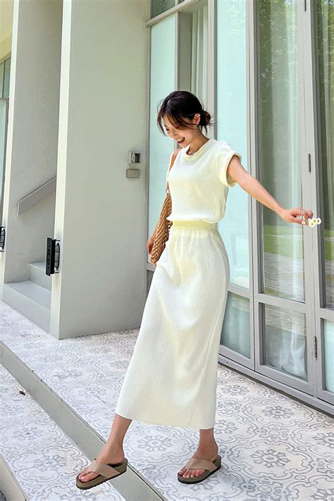 데일리무드 플리츠 4pcs 커플룩 남여 상하세트 투피스세트 반팔세트 반바지세트 심플룩 데일리룩 마실룩 여행룩 시밀러룩 올드머니룩 꾸안꾸 에이블리