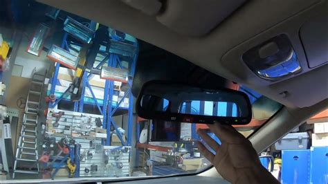 그랜드카니발 차량에 룸미러하이패스 거울얼룩 요금정산 불량으로 신형 하이패스룸미러 교환설치입니다 자세한 수리과정이나 설치정보는