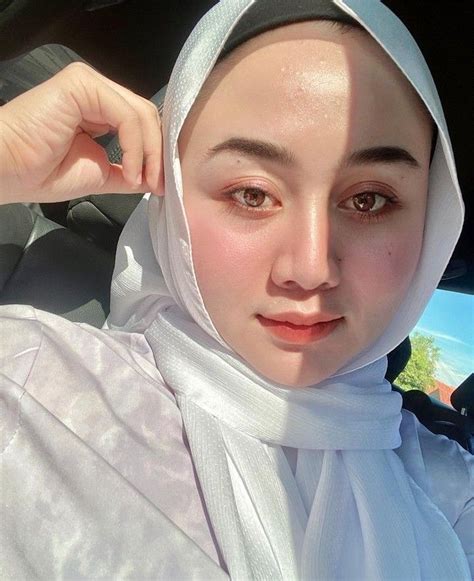Pin Oleh リスキ バグス セティアワン セティアワン Di Gadis Berjilbab Di 2024 Gadis