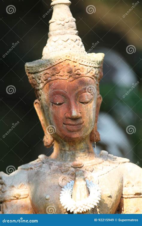 Beeldhouwwerk Architectuur En Symbolen Van Boeddhisme Thailand Stock Afbeelding Image Of