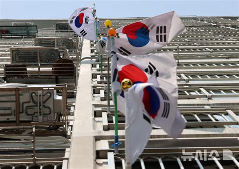 제79주년 광복절 태극기 게양