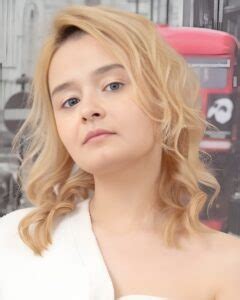 Lina Shisuta Model Wiki Age Net Worth Husband Family Videos Photos