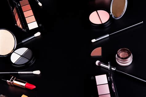 검은 배경에 브러쉬가 있는 코스메틱 팔레트와 얼굴 그림자 0명에 대한 스톡 사진 및 기타 이미지 0명 개인 장식품 개체 그룹 Istock