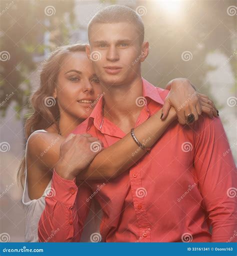 Manierfoto Van Sexy Elegant Paar Stock Afbeelding Image Of Strand Romaans