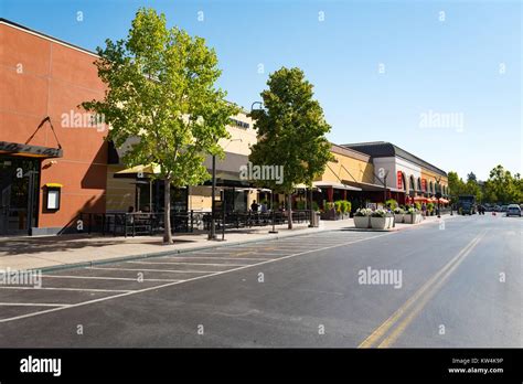 Stanford Shopping Center A Popular Luxury Shopping Mall In The Silicon