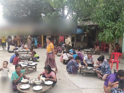 ဆားလင်းကြီးရှိ စစ်ဘေးရှောင် ပြည်သူများကို အစားအသောက်များ ကျွေးမွေးလှူဒ