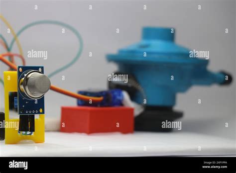 Electronic Project Prototype Of A Gas Sensor Controlling The Gas Regulator Using A Servo In The