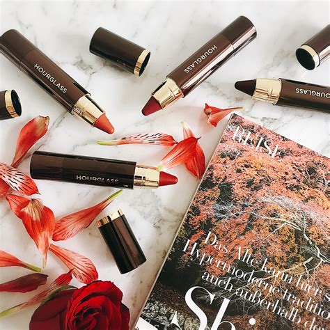 Hourglass Girl Lip Stylo Inventor Warrior Icon And Liberator