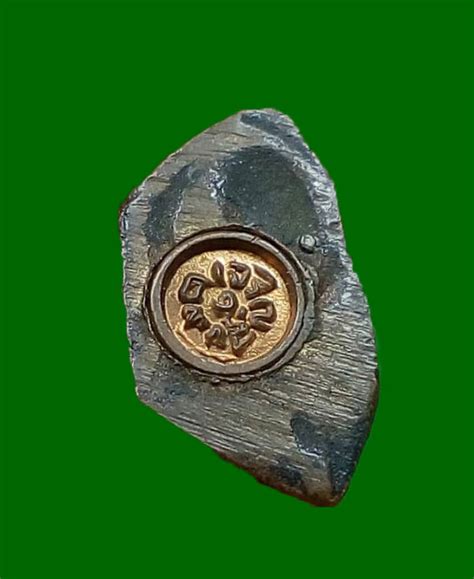 รูปหล่อพระพุทธไตรโลกนาถ ภปร เจริญสุข ปี29