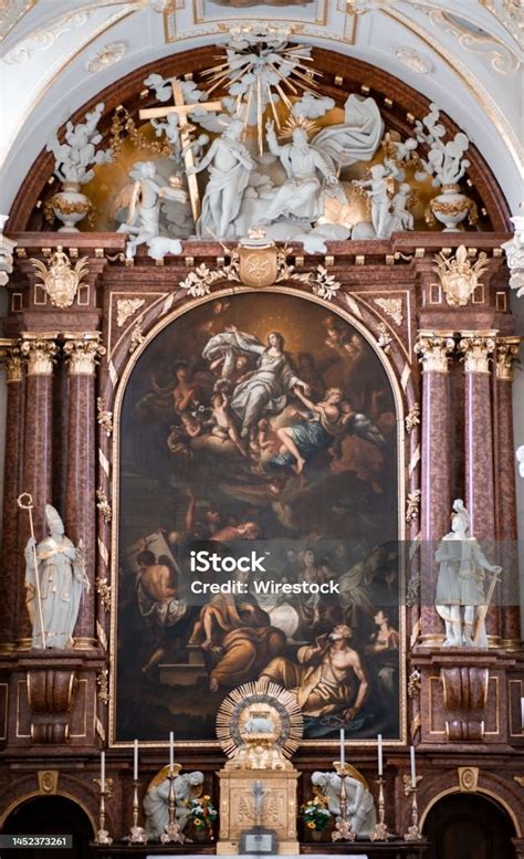 독일 바이에른주 켐프텐에 있는 성 로렌츠 대성당의 제단의 수직 사진 0명에 대한 스톡 사진 및 기타 이미지 0명 건축 관광 Istock