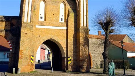 Ausflug Ab Berlin Im Frühling Gransee Mit Historischer Stadtmauer