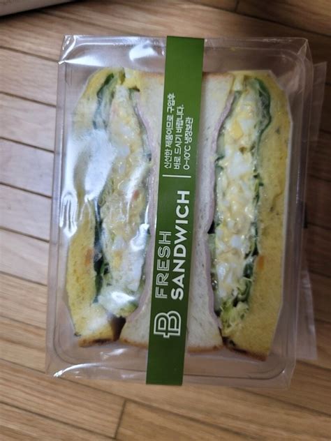 먹물소금빵 맛있어요😍 뉴스트림