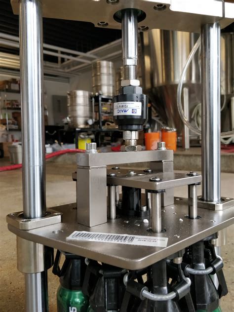 Pneumatic 6 Pack Ringing Machine