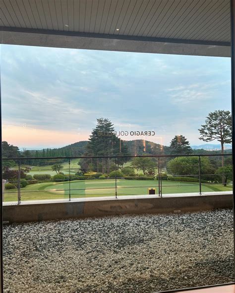 골프 리뷰하는 여자 라이언이 반겨주는 세라지오 Cc 라운딩 시작하기 1시간 전에 도착해서 퍼팅 연습하고 전반만 싱글 쳤어요 결국 87타 여기 들기름 막국수