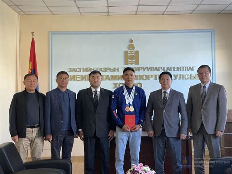 Олон Улсын хэмжээний мастер Э Энхсайханы Биеийн Тамир Спортын Улсын Хорооны хүндэт жуух