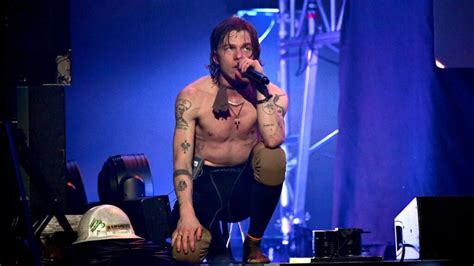 Cage The Elephant Singer Matthew Shultz Arrested On Weapons Charge