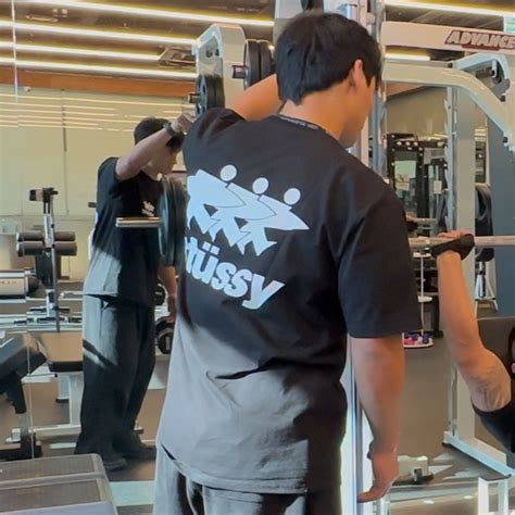 스투시 느낌 아니까~ Kream