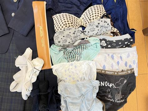 Eco女の子タンス整理品女子中学生 ブラショーツ パンツ 制服 スクール水着 上履き 靴下 私服 リコーダー 処分品 訳あり レディース