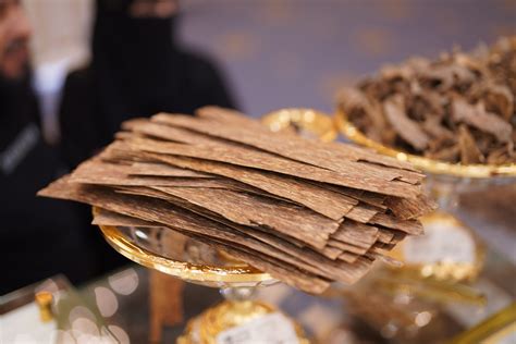 Oud Wood A Treasured Fragrance Steeped In Middle Eastern Tradition