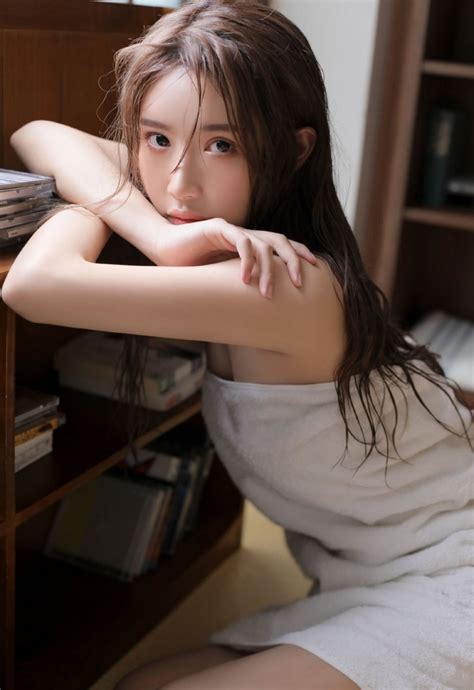 明星美女 湿发美女圆润香肩精致锁骨写真