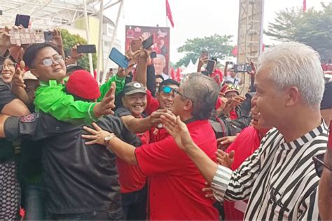 Hadiri Konsolidasi di GOR Pakansari Bogor, Ganjar Disambut Riuh Kader Parpol Pendukung