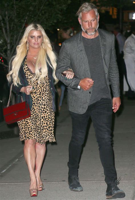 Jessica Simpson Showing Off Great Cleavage Outdoors Thefappening Link