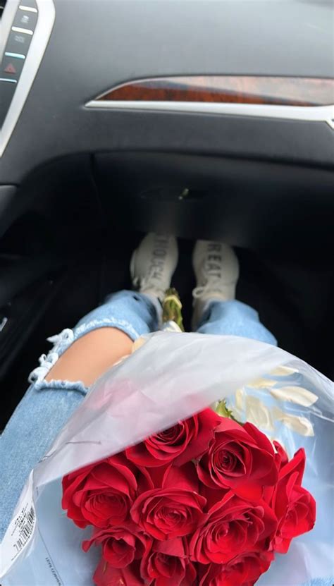 Pretty Girls Love Flowers Pretty Love Flowers Flowers