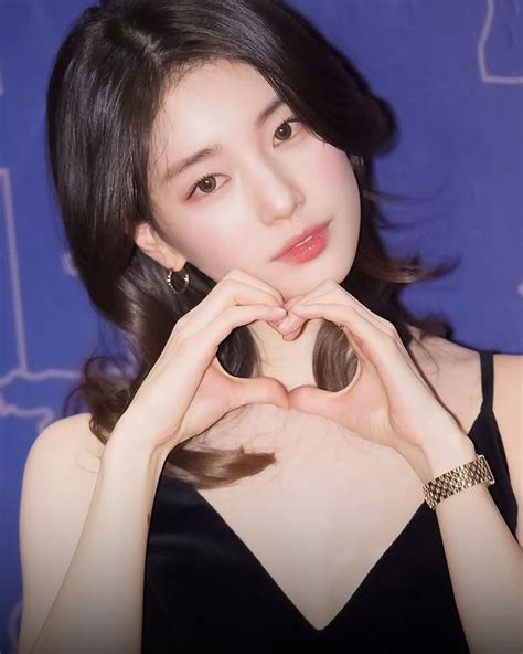 빛나는 당신을 위한 뷰티 플랫폼 뷰픽 Bp 여돌들의 디즈니 공주 머리 👸🏻 최근 레전드 미모를 갱신하며 화제를 모은 셀럽들의 헤어스타일에는 한 가지 공통점이 있습니다