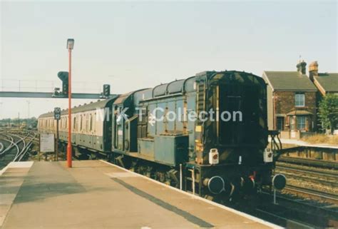 Rail Photo Class 09 Shunter 09011 Tonbridge 6989 Shunting Parcels £