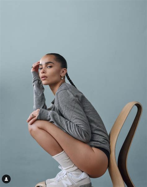 Zoë Kravitz In Two Piece Workout Gear Is So Cute