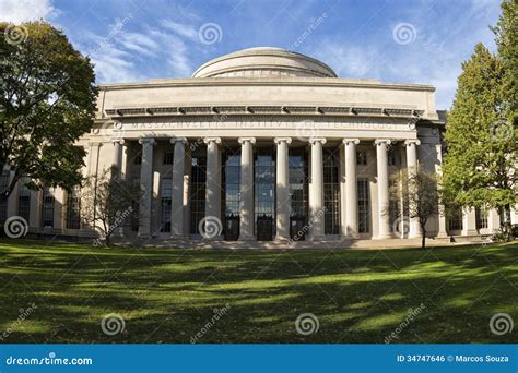 Mit Foto De Archivo Imagen De Diploma Instituto Universidad 34747646