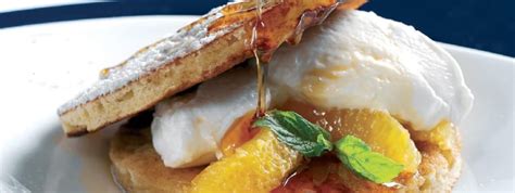 Hot Cakes Con Naranja Y Yoghurt Estilo Griego Con Sal Y Azucar