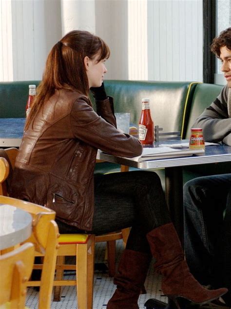 Anne Hathaway In The Devil Wears Prada Anne Hathaway Winter Leather
