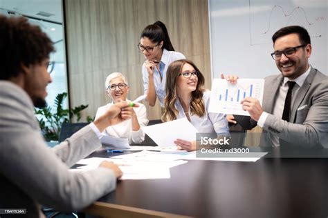 비즈니스 프로젝트에 종사 하는 창의적인 비즈니스 사람들 개념에 대한 스톡 사진 및 기타 이미지 개념 계획 글로벌 커뮤니케이션 Istock