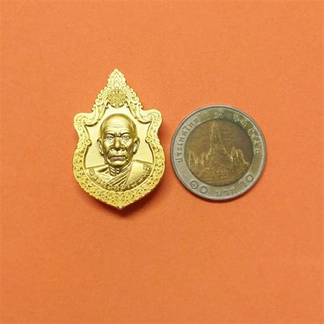 พระมงคลเทพมุนี หลวงพ่อสด วัดปากน้ำ ภาษีเจริญ ที่ระลึกพระกฐินพระราชทาน ปี 2565 เข็มชุบทอง สูง 3 7