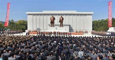 북한 김일성·김정일 동상 혜산시에도 건립