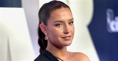 Adele Exarchopoulos D Voile Son Tonnant Complexe Cosmopolitan Fr