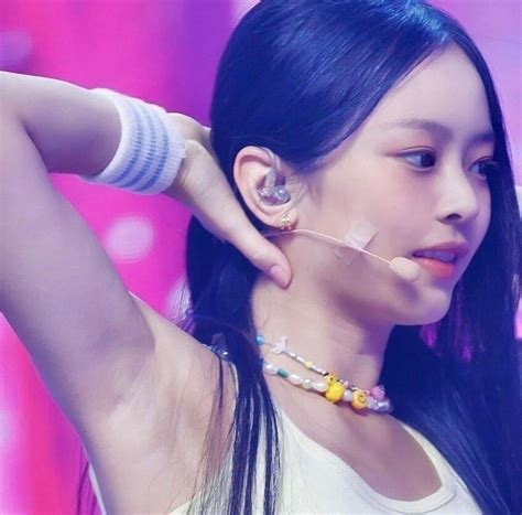 Pham Hanni : r/CelebrityArmpits