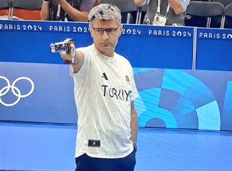 Yusuf Dikec वायरल तुर्की ओलंपिक खिलाड़ी युसुफ डिकेक कौन हैं कैसे शुरू की निशानेबाजी Yusuf