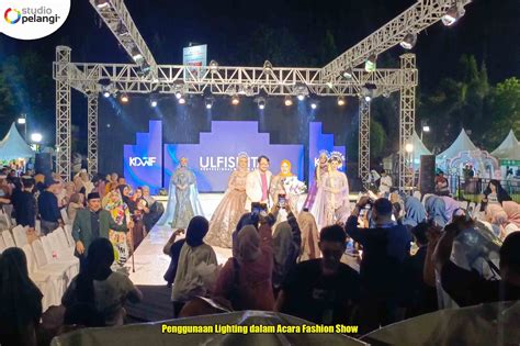 Penggunaan Lighting Dalam Acara Fashion Show Pelangi Event Production