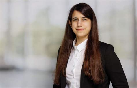 Savills Deutschland Yasemin Saritas