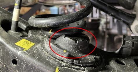 출고 후 부터 방지턱 넘으면 ‘찌그덕 소리원인은 ‘조립불량