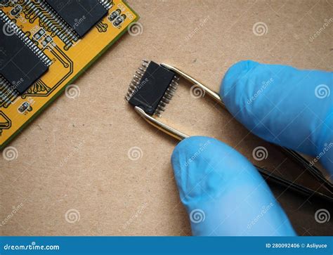 Microchip Semiconductor Manufacturing Automatic Machine Robot Installing Chip On Board Stock