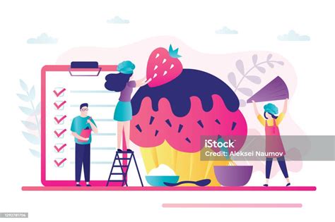 페이스트리 셰프가 딸기로 맛있는 컵케이크를 장식합니다 제과 사업에 종사하는 팀 남성 관리자는 품질을 제어합니다 개념에 대한 스톡