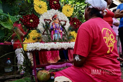 [photos Vidéo] Cavadee Ferveur Et Pénitence En Lhonneur Du Dieu Tamoul Mourouga à Saint André