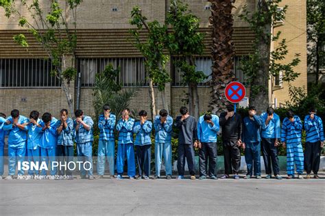 خالکوبی یک جوان قاپ‌زن روی گردنش جلب توجه کرد