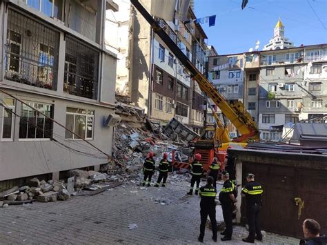 ბათუმში 6 სართულიანი კორპუსი ჩამოინგრა Tv12 აჭარა