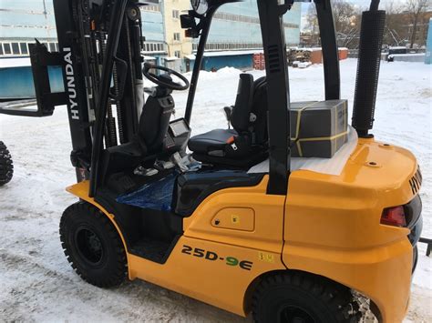 Дизельный вилочный погрузчик Hyundai 25d 9e